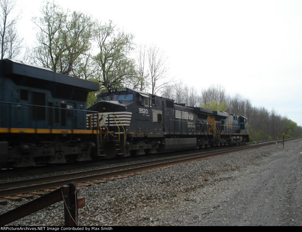 NS 9520 on CSX Q157